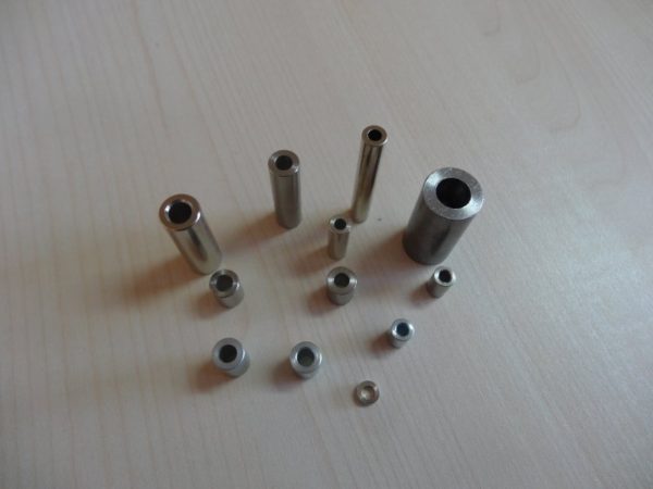 Entretoises métalliques lisses - S.A.S BOURQUI JEAN Décolletage de ...